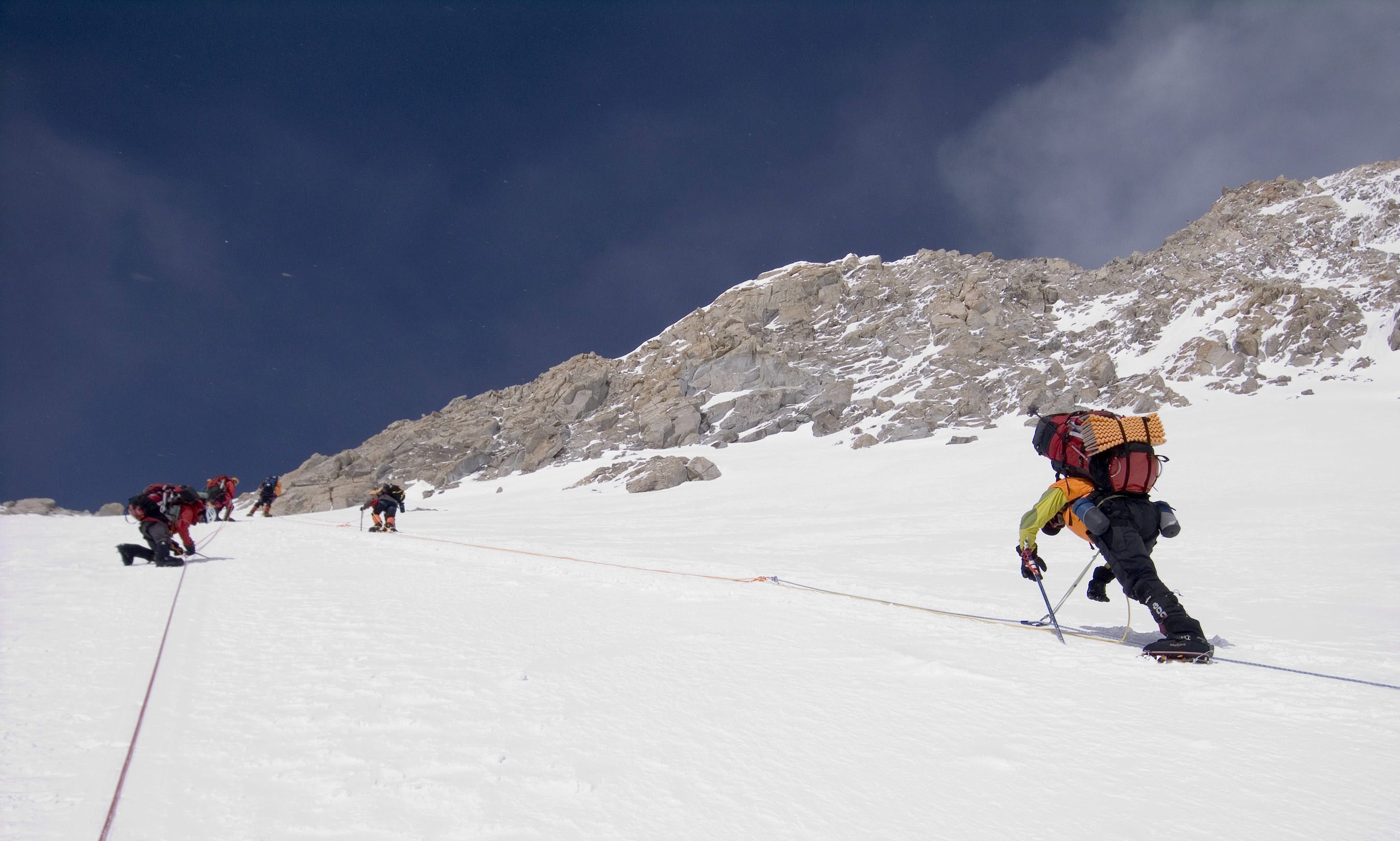 Status of 4 climbers unknown after fall at 18,000 feet on Alaska’s ...