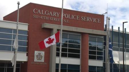 Calgary, Edmonton police forces pay tribute to slain Ontario officers ...